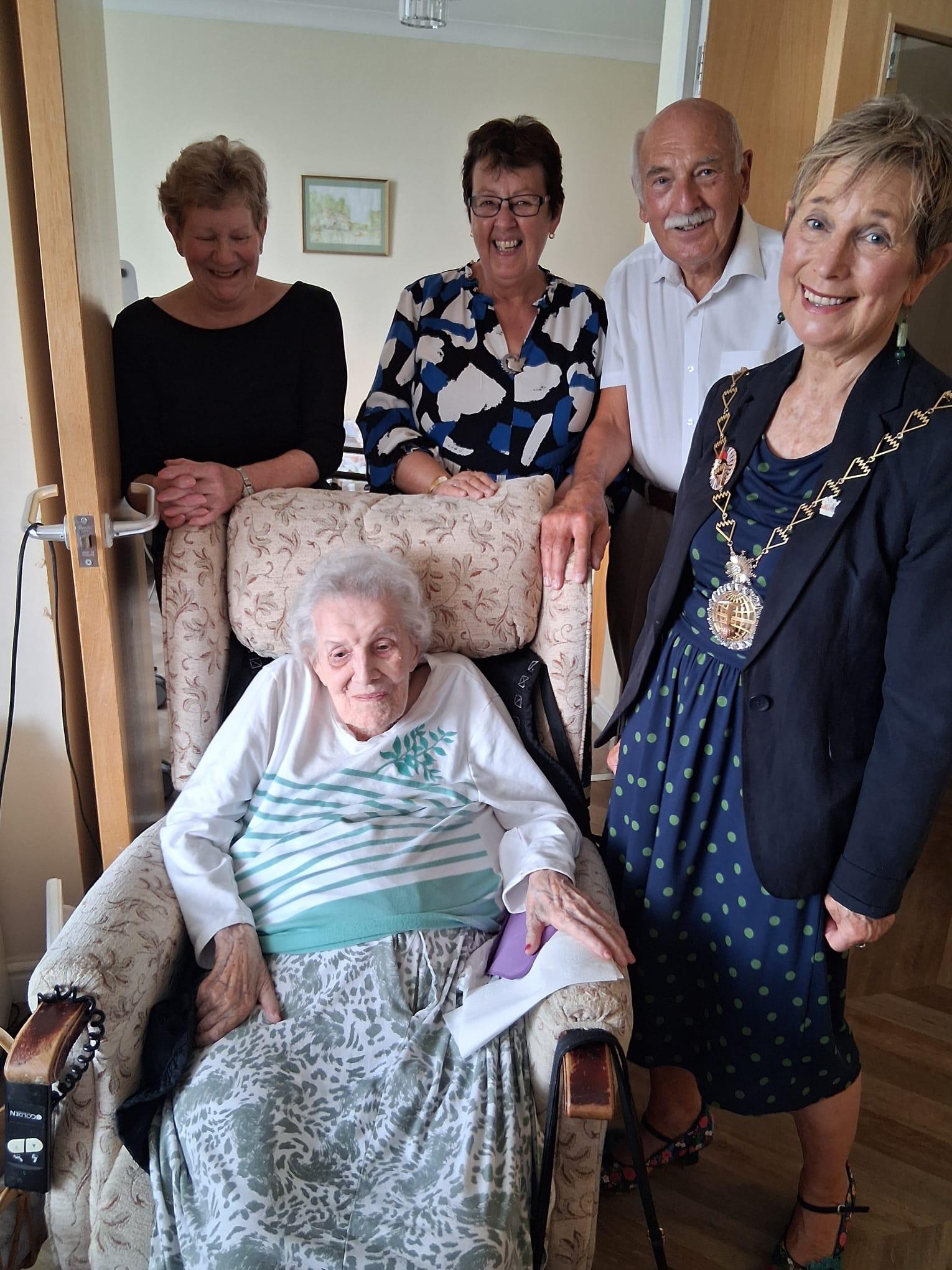 Mayor of Royal Greenwich celebrates 105th birthday of local WWII ...